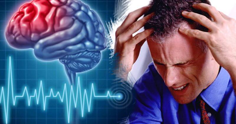 Udar mózgu. Zobacz przyczyny, objawy, diagnozę i leczenie