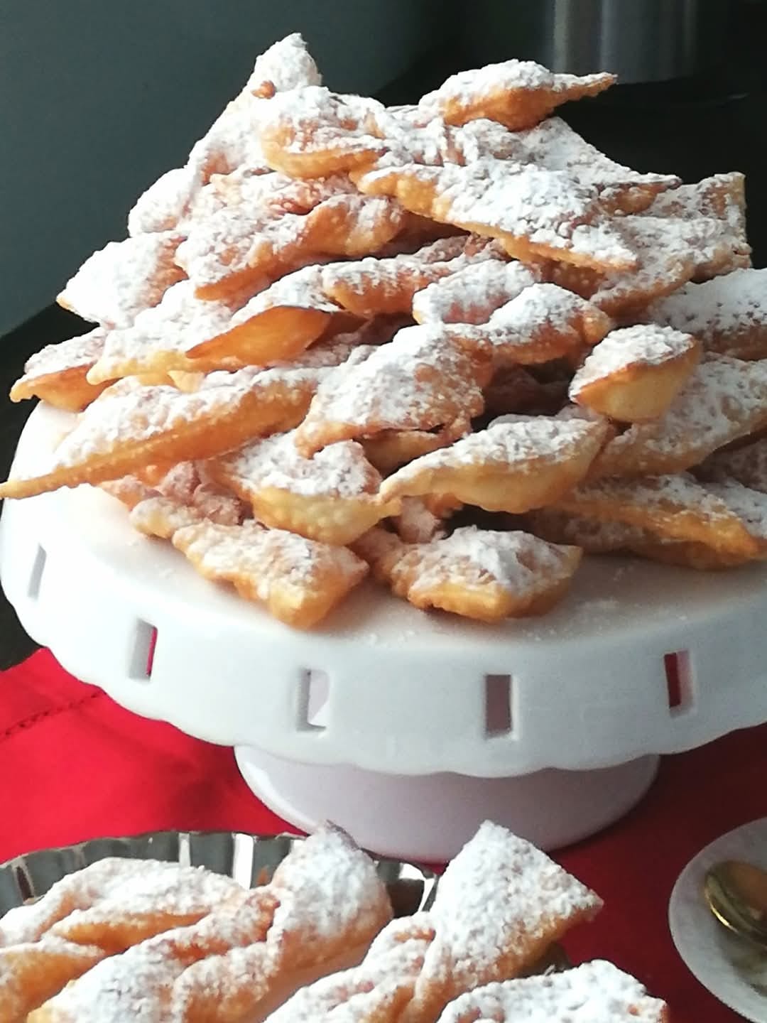 Faworki – Chrust: Idealna Kruchość i Lekkosć w Twoim Kuchennym Arsenale